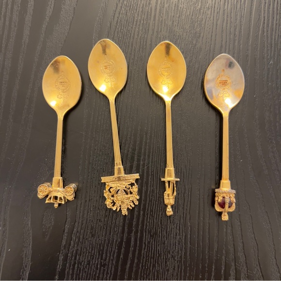 Dining | Collectible Windsor Castle 22k Gold Spoons Preowned | Poshmark